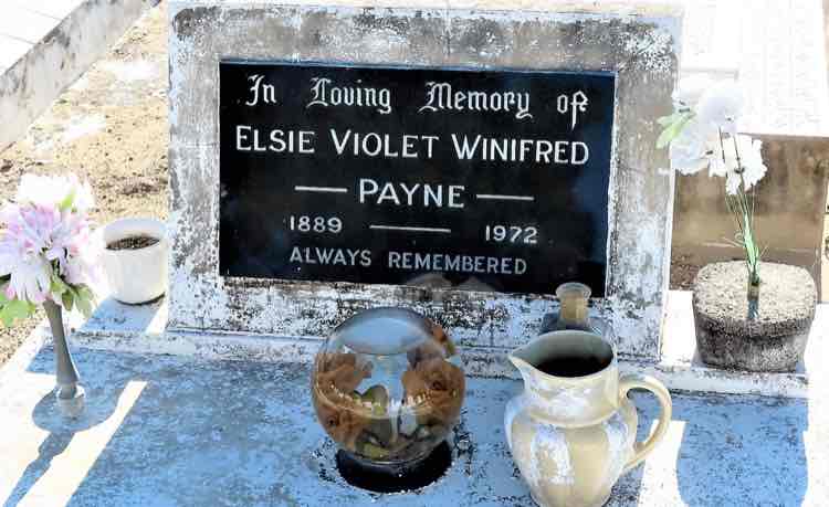 Elsie Violet Winifred SIMPSON (1889 - 1972)